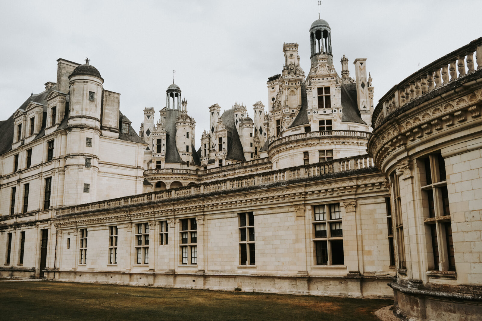 Discover The Top Chateaux to Visit in The Enchanting Loire Valley